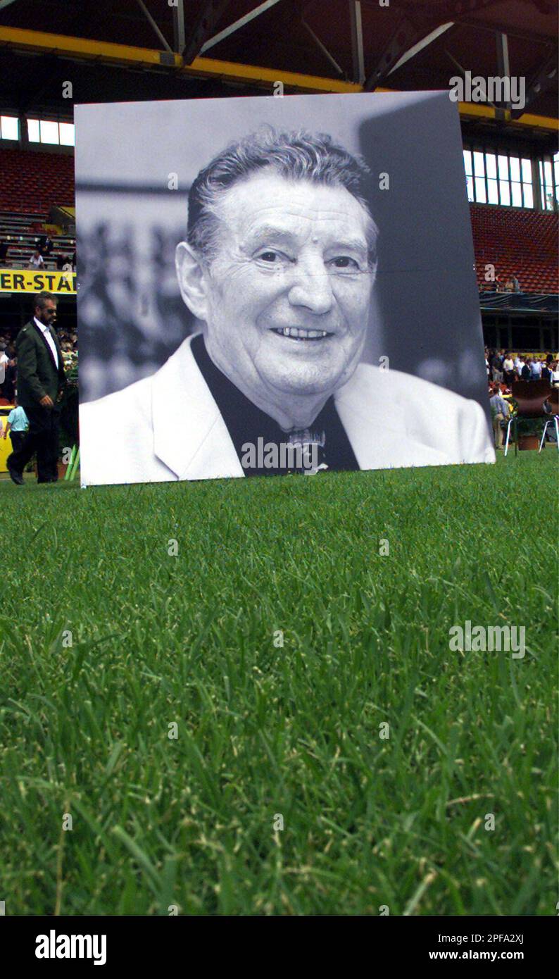 ** JAHRESRUECKBLICK ** Auf einem Archivbild vom 23. Juni 2002 steht ein ...