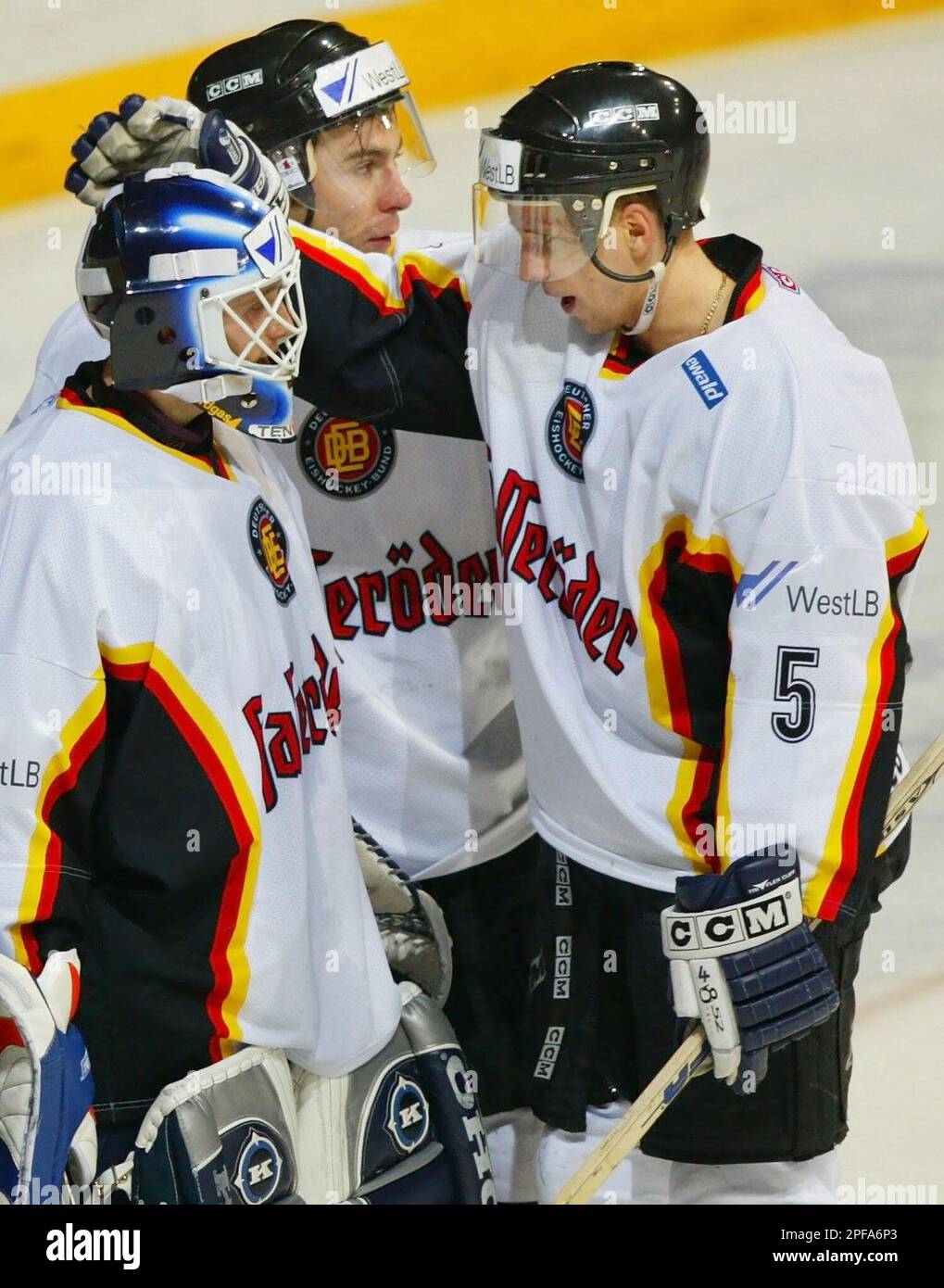 German hockey players Nico Pyka from Eisbaeren Berlin, right, and ...