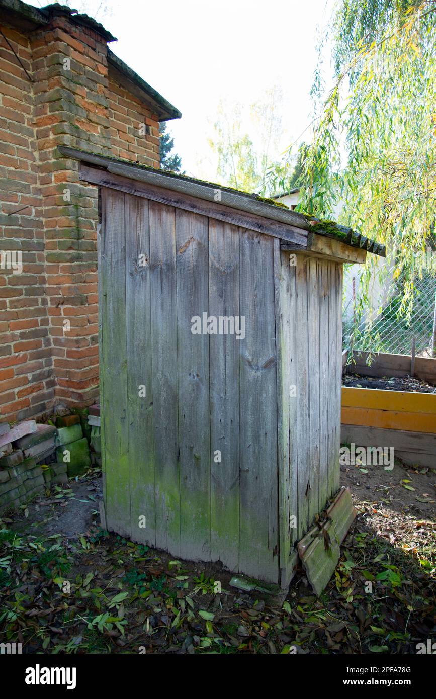 Vintage outhouse hi-res stock photography and images - Alamy