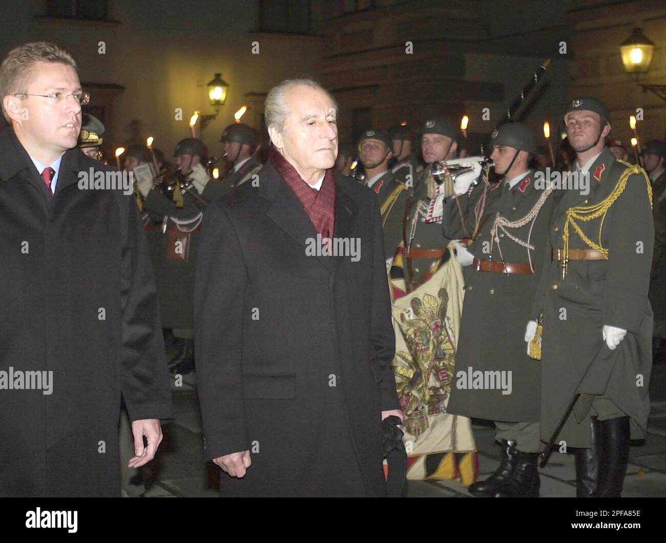 Verteidigungsminister Herbert Scheibner und Bundespraesident Thomas ...
