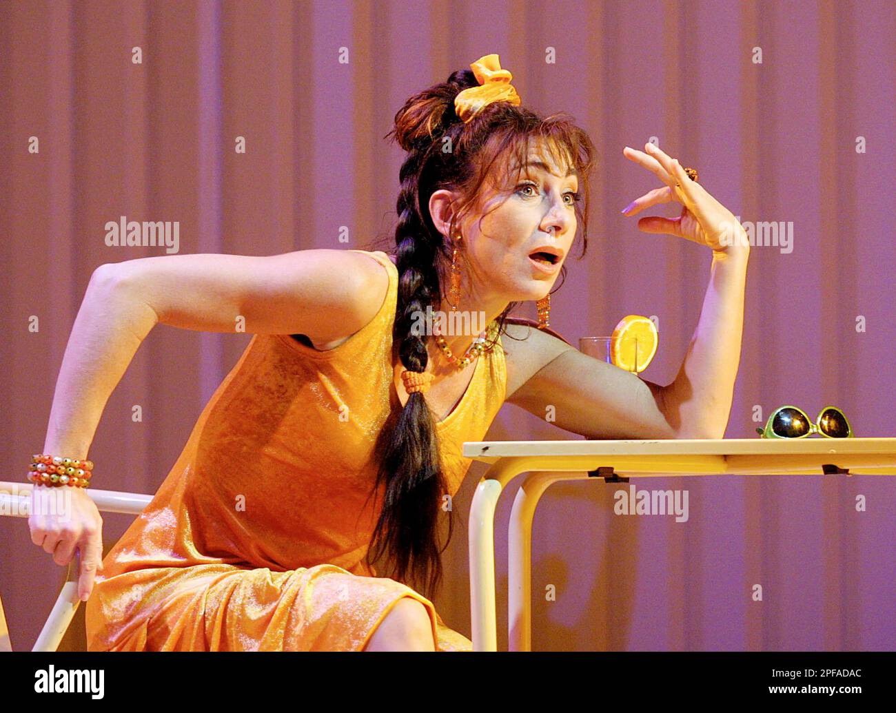 Andrea Eckert als Lotteprobt das Drama 'Gross und Klein' von Botho ...