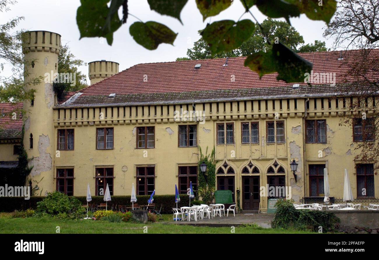 **TO GO WITH STORY SLUGGED 'TRAVEL HAUNTED CASTLE**The castle of Petzow ...