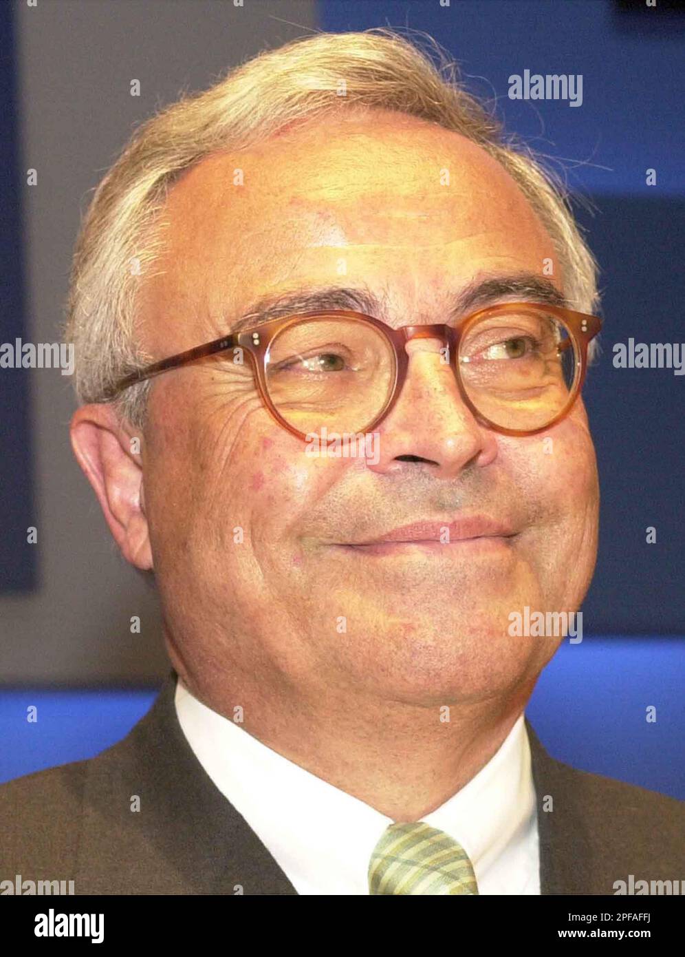 ** ARCHIV ** Der damalige Vorstandsvorsitzende der Deutschen Bank, Rolf ...