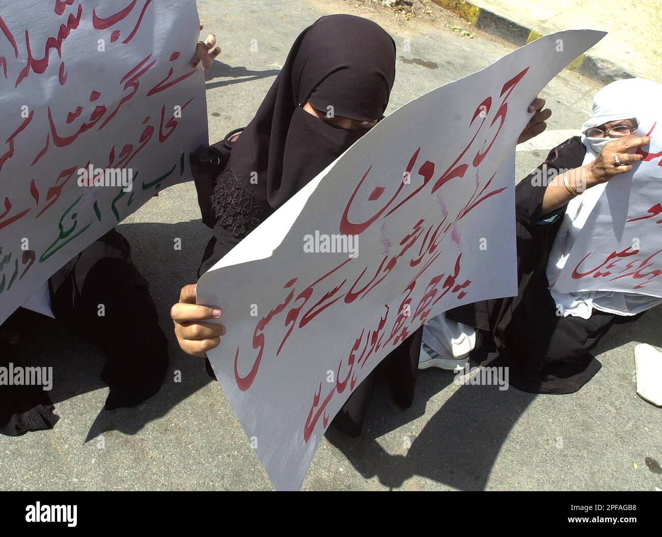 Veiled Pakistani women protest outside the Karachi Chief Secretariat ...
