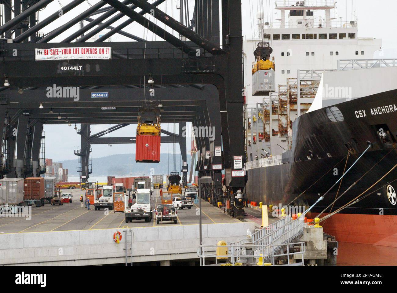 ** IN PHOTO SEF102 FROM FRIDAY, OCT. 4, CORRECTS THAT SHIP IN PHOTO IS ...