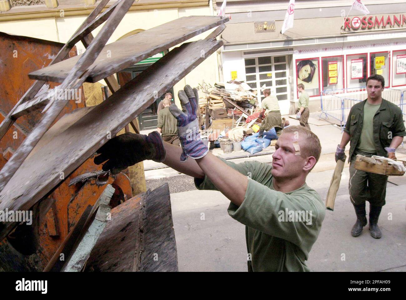 **FILE** Czech soldiers load debris on trucks during clean up in Karlin ...