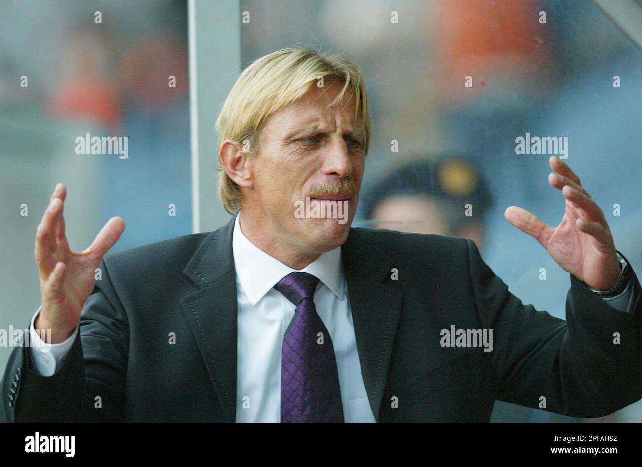 Der neue Trainer von FK Austria Christoph Daum zeigt am Sonntag, 6. Okt ...