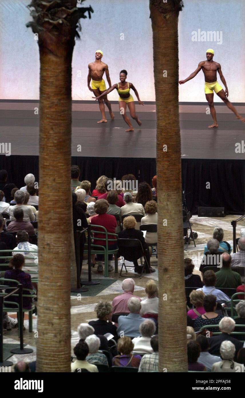 Alvin Ailey dancers, with the dance troupe Ailey 2, give a free ...