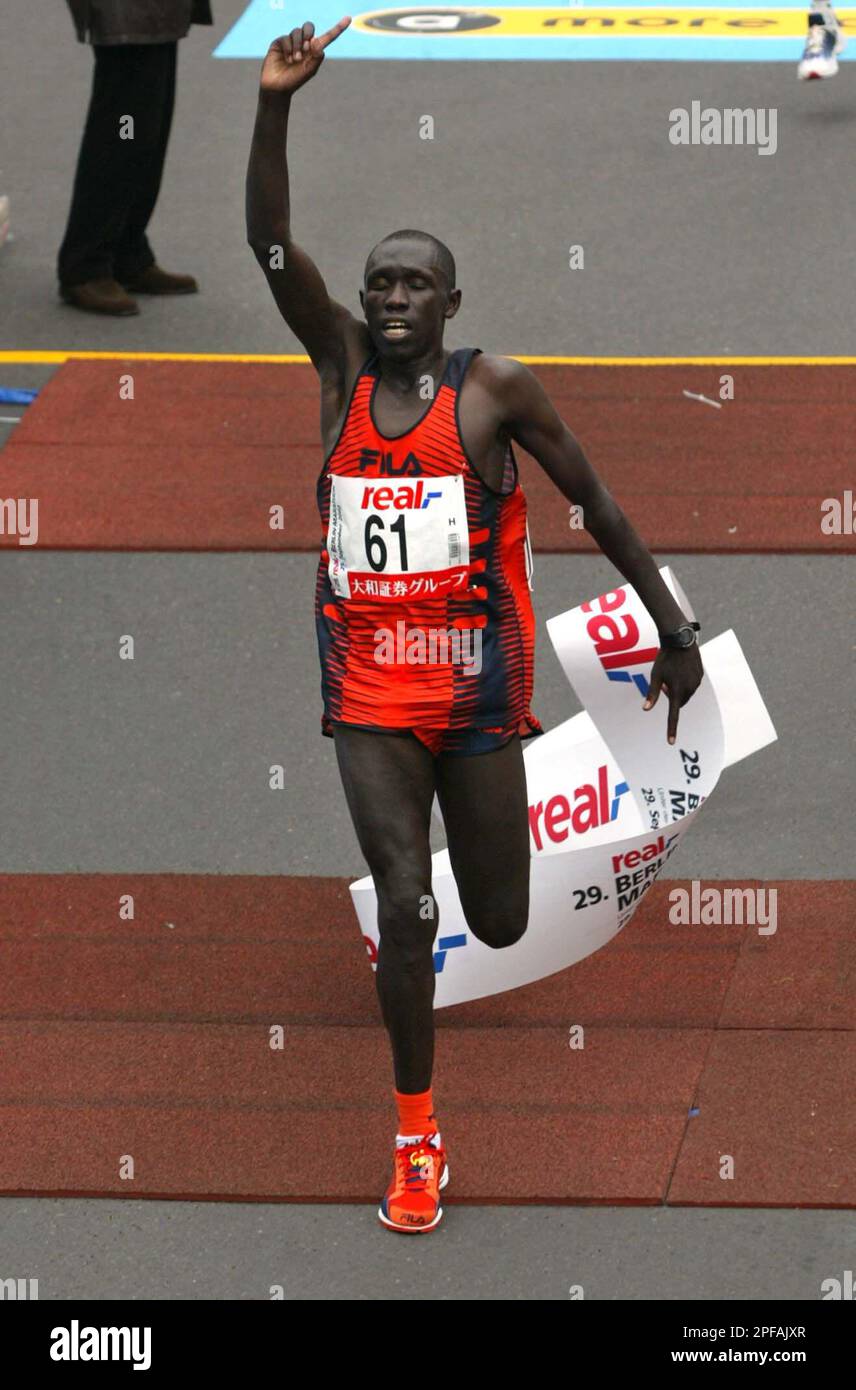 Kenya's Raymond Kipkoech celebrates after crossing the finish line to ...
