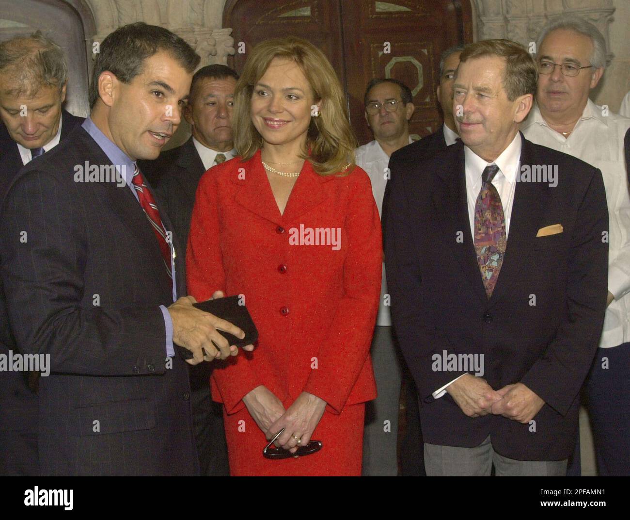 Miami-Dade County Mayor Alex Penelas, left, presents Czech President ...