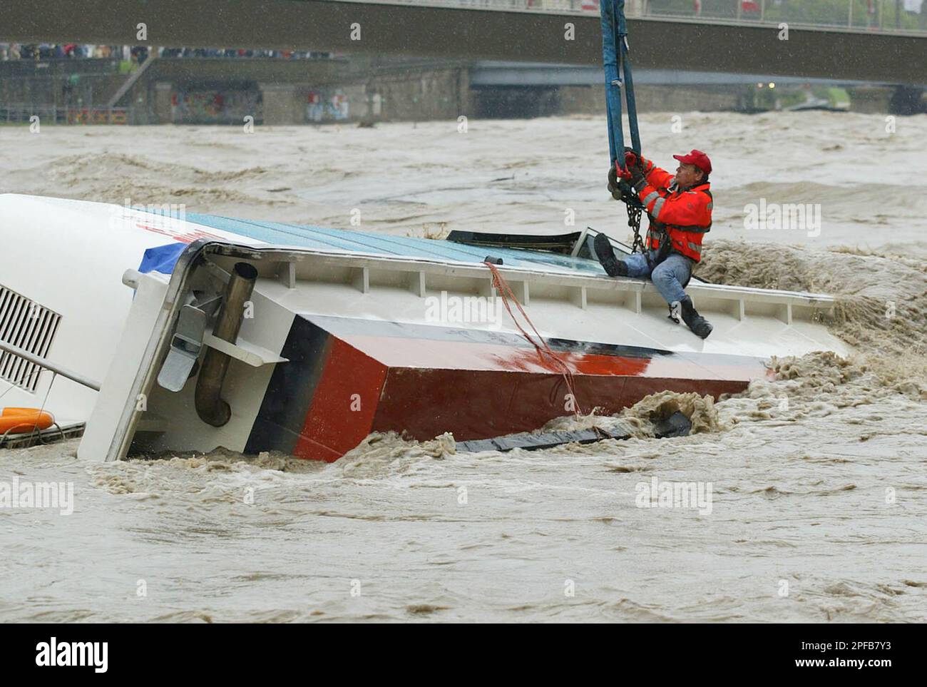 In Salzburg wird am Montag, 12. Augt. 2002 der Versuch gestartet, das ...