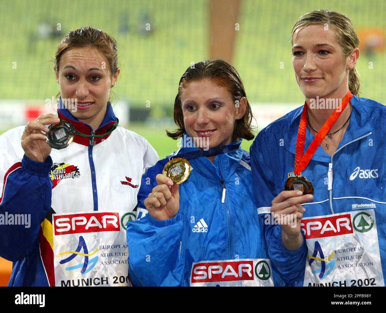 Gold medal winner Ekaterini Thanou of Greece, center, silver medalist ...