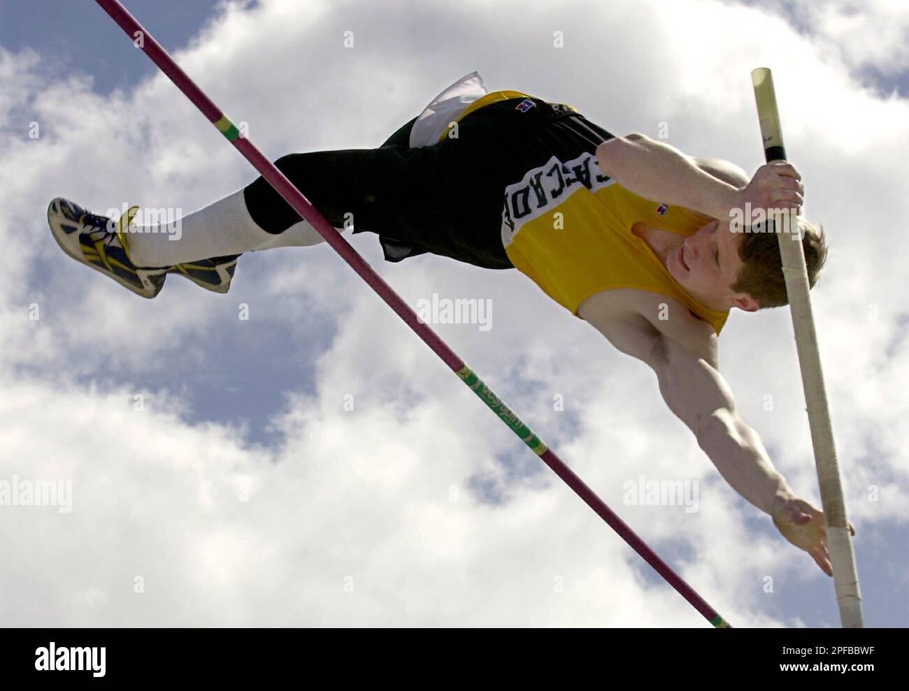 Cascade's Andrew Castle breaks the Montana state Class B pole vault ...