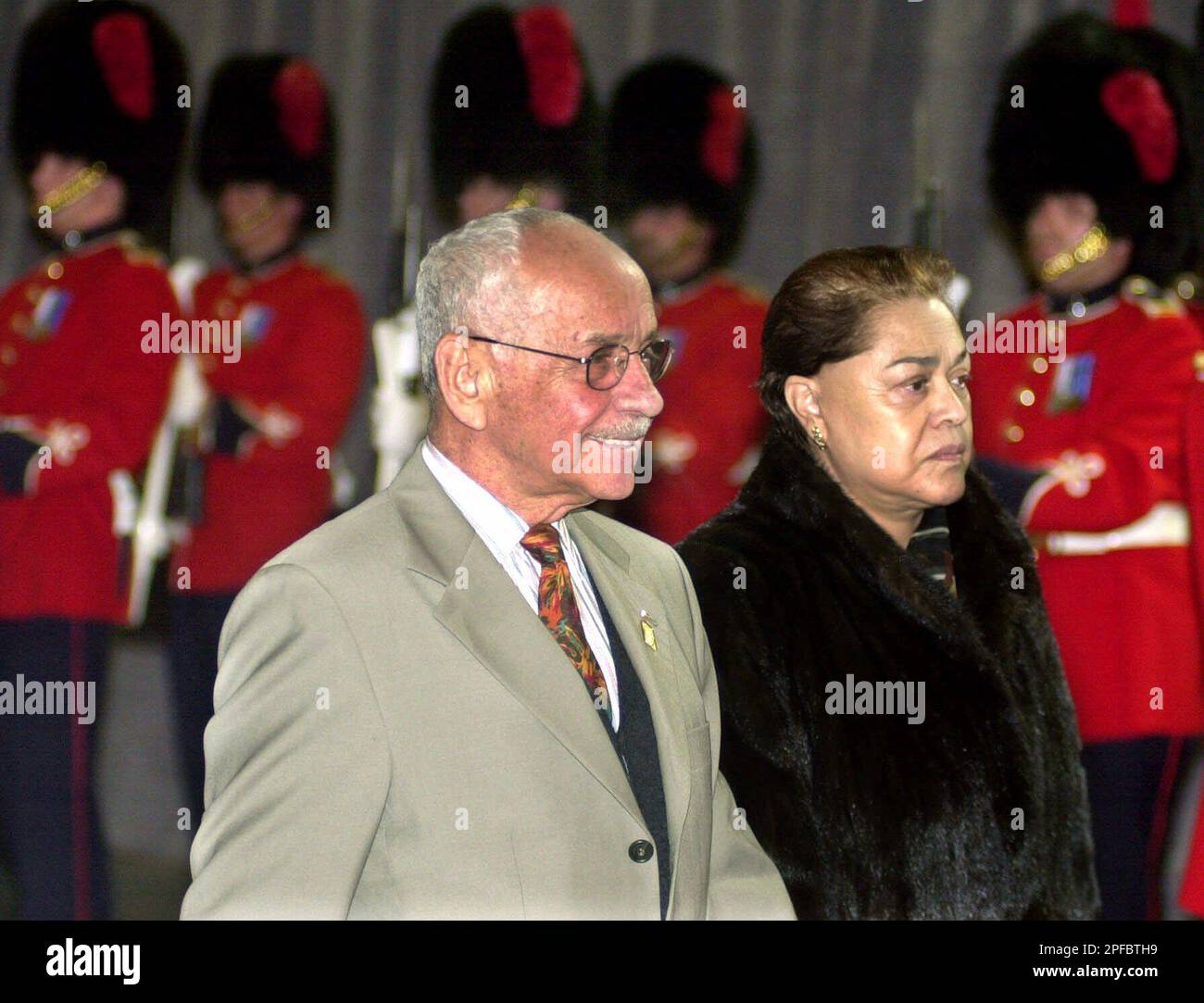 Bolivian President Hugo Banzer and his wife Yolanda Prada pass an honor ...