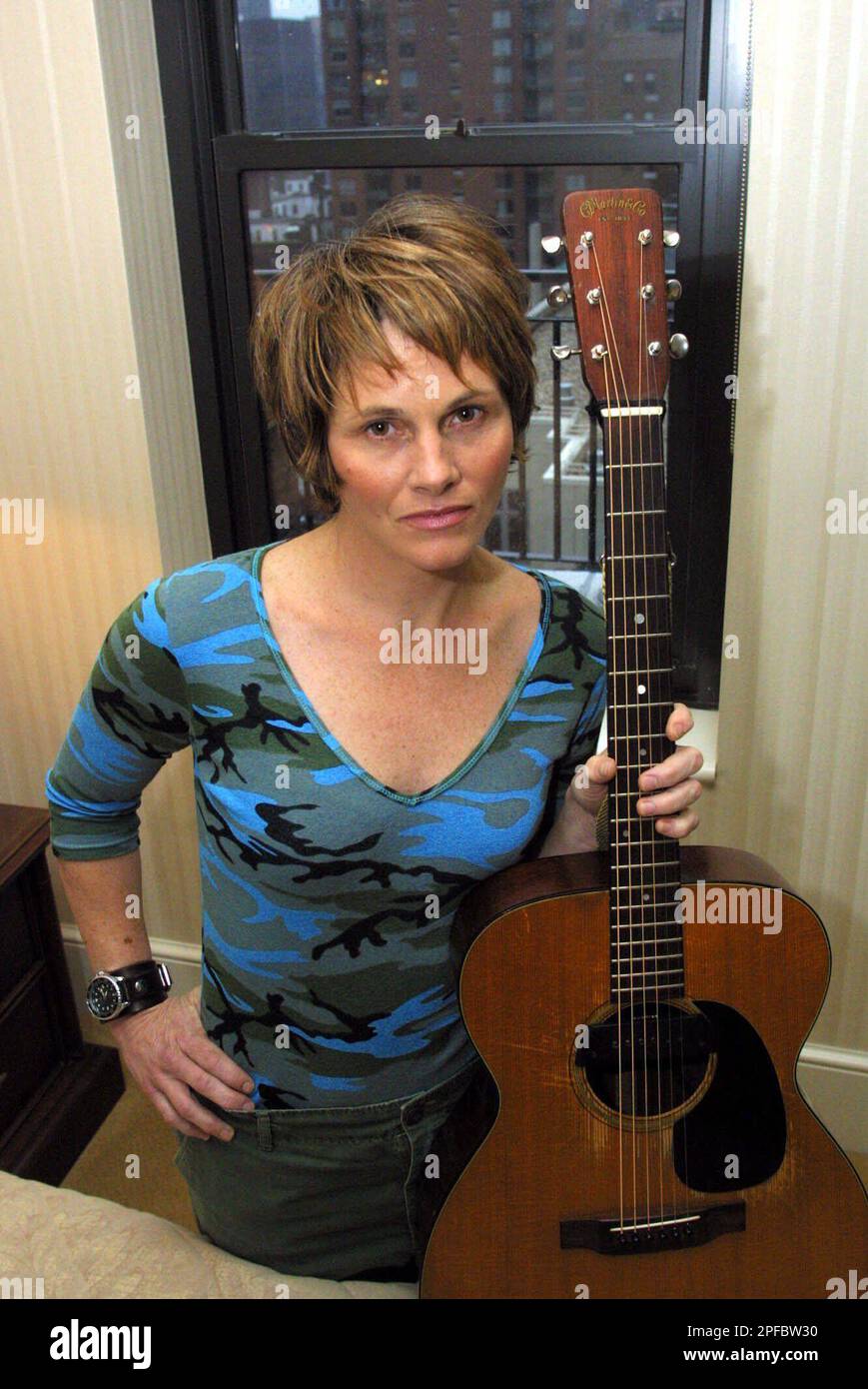 Singer and songwriter Shawn Colvin poses with her guitar in a New York ...