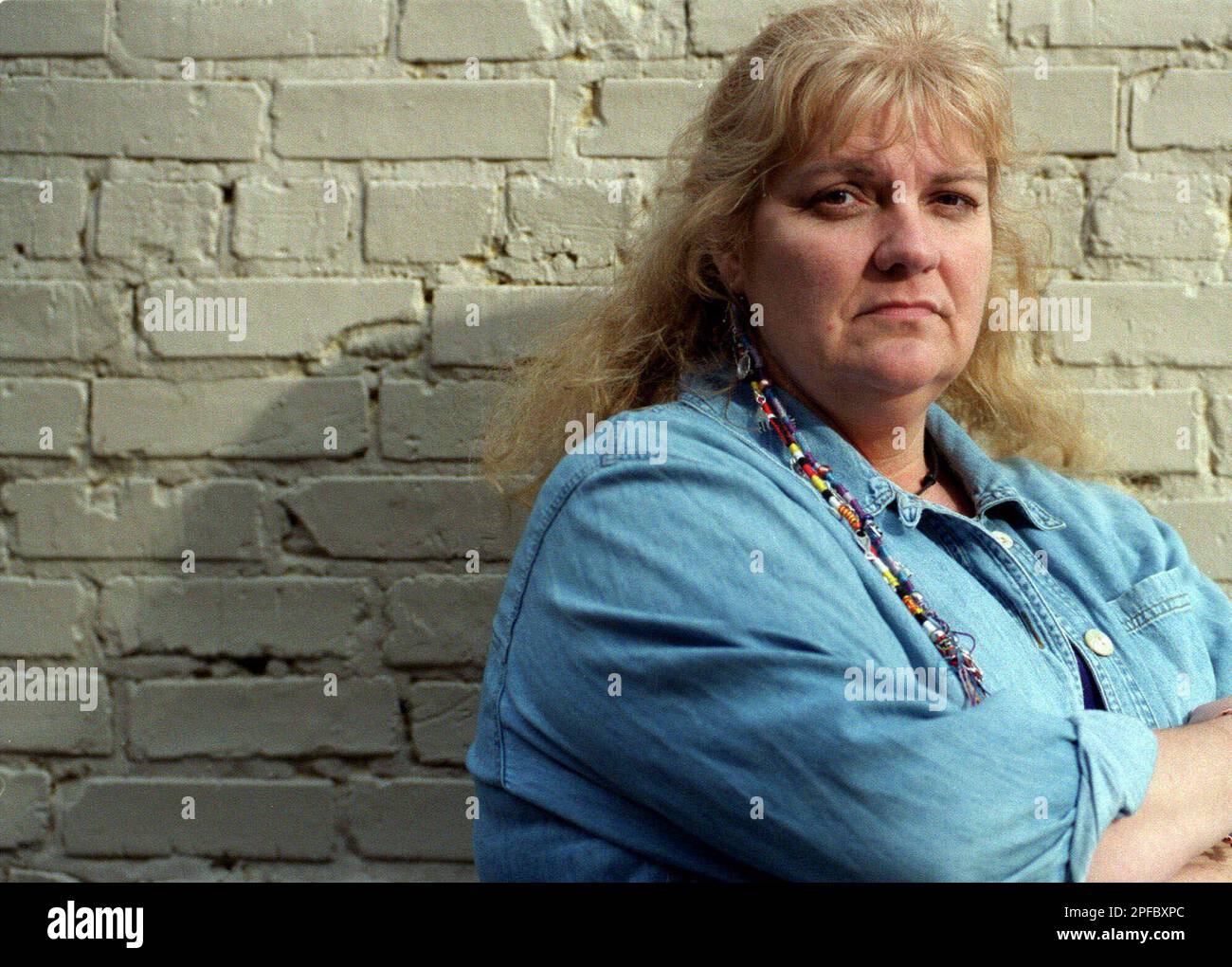 Lisa Shoemaker, 44, who contracted HIV 13 years ago from her dentist in ...