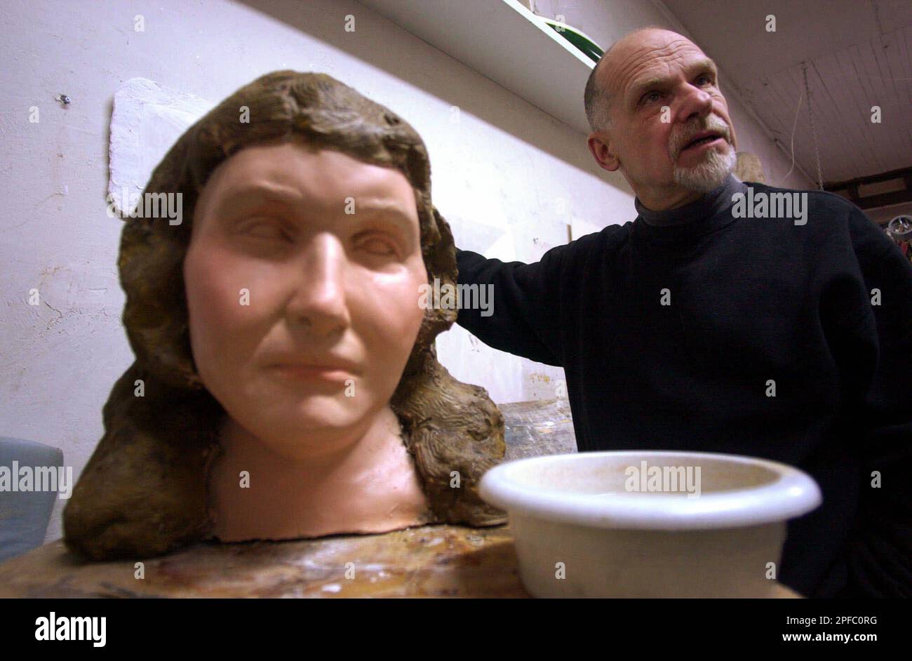 Forensic artist Frank Bender explains how he makes his forensic models ...