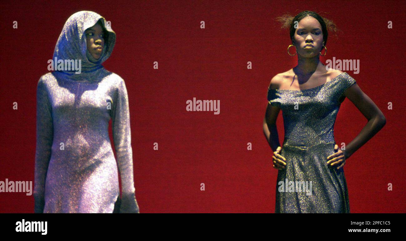 Identical twins Taisha, left, and Shauetta Lawrence,14, strike a pose ...