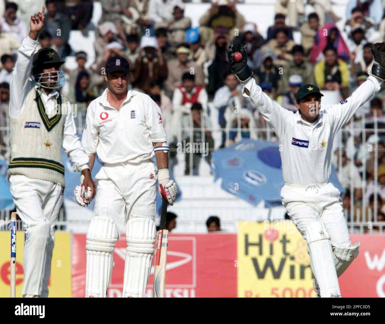 Pakistani wicketkeeper Moin Khan, right, and fieldsman Yousuf Youhana ...
