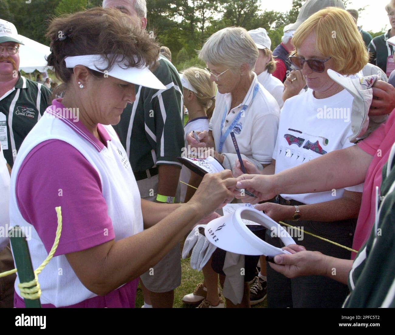 Nancy Lopez signs autographs at Green Bay Country Club in Green Bay ...