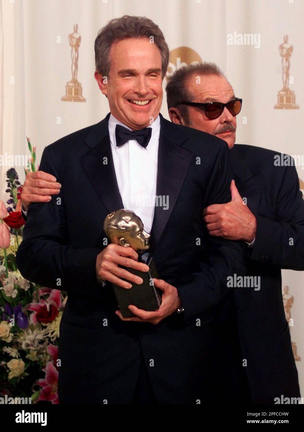 Warren Beatty poses with his Irving Thalberg Award as presenter Jack ...