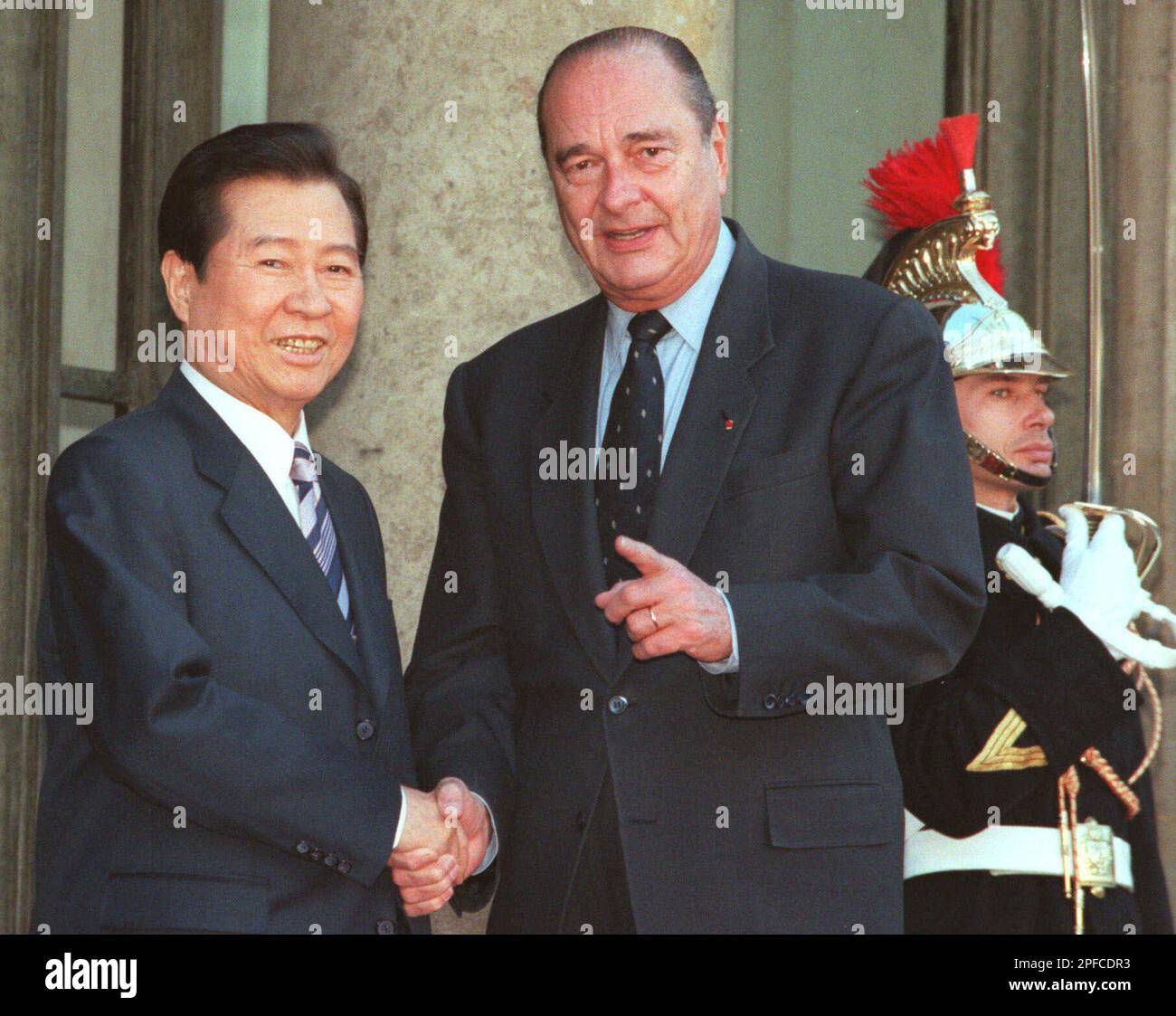 South Korean President Kim Dae-Jung, left, is welcomed by French ...