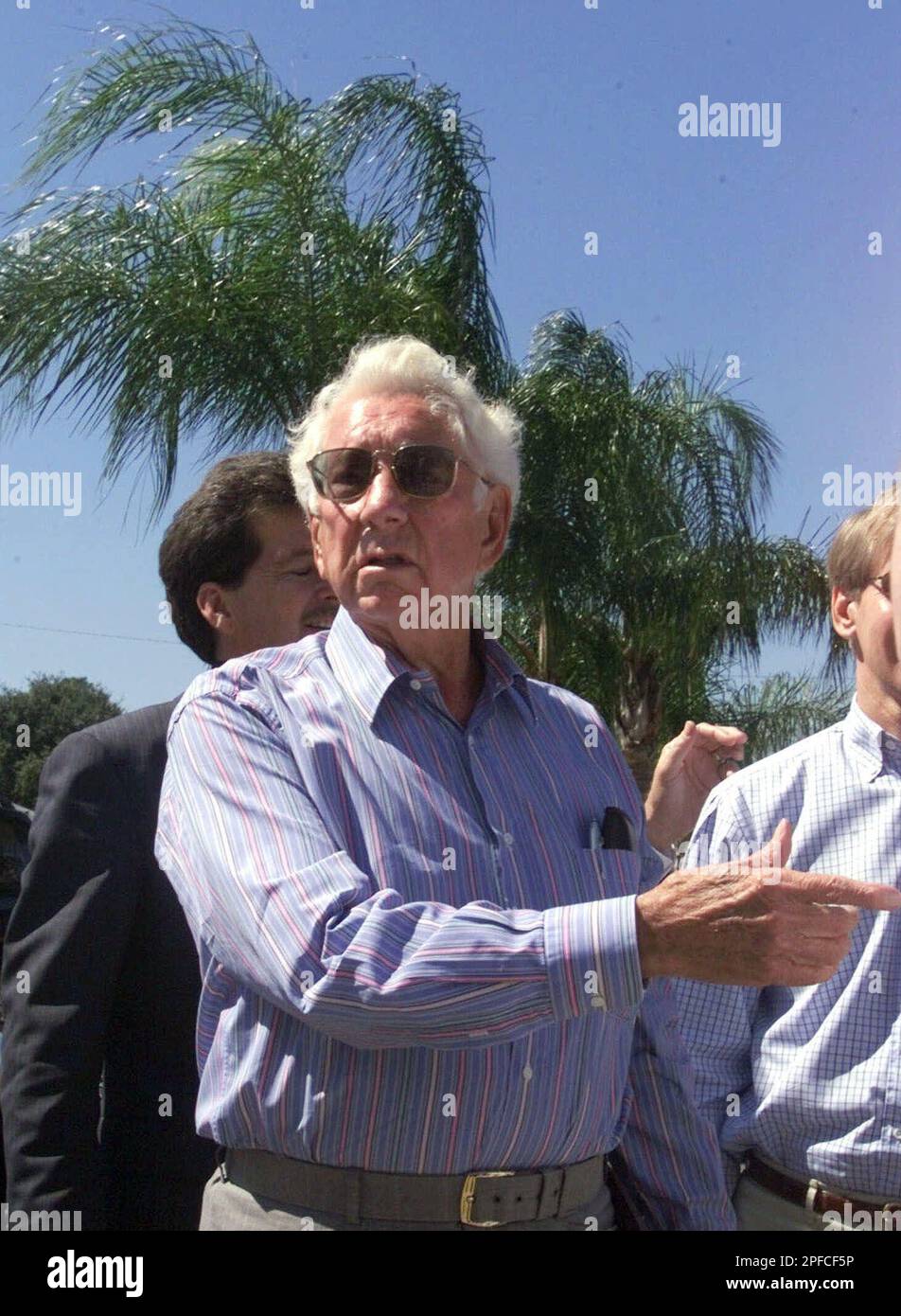 Cincinnati Reds owner Carl Lindner gestures after arriving at the team ...