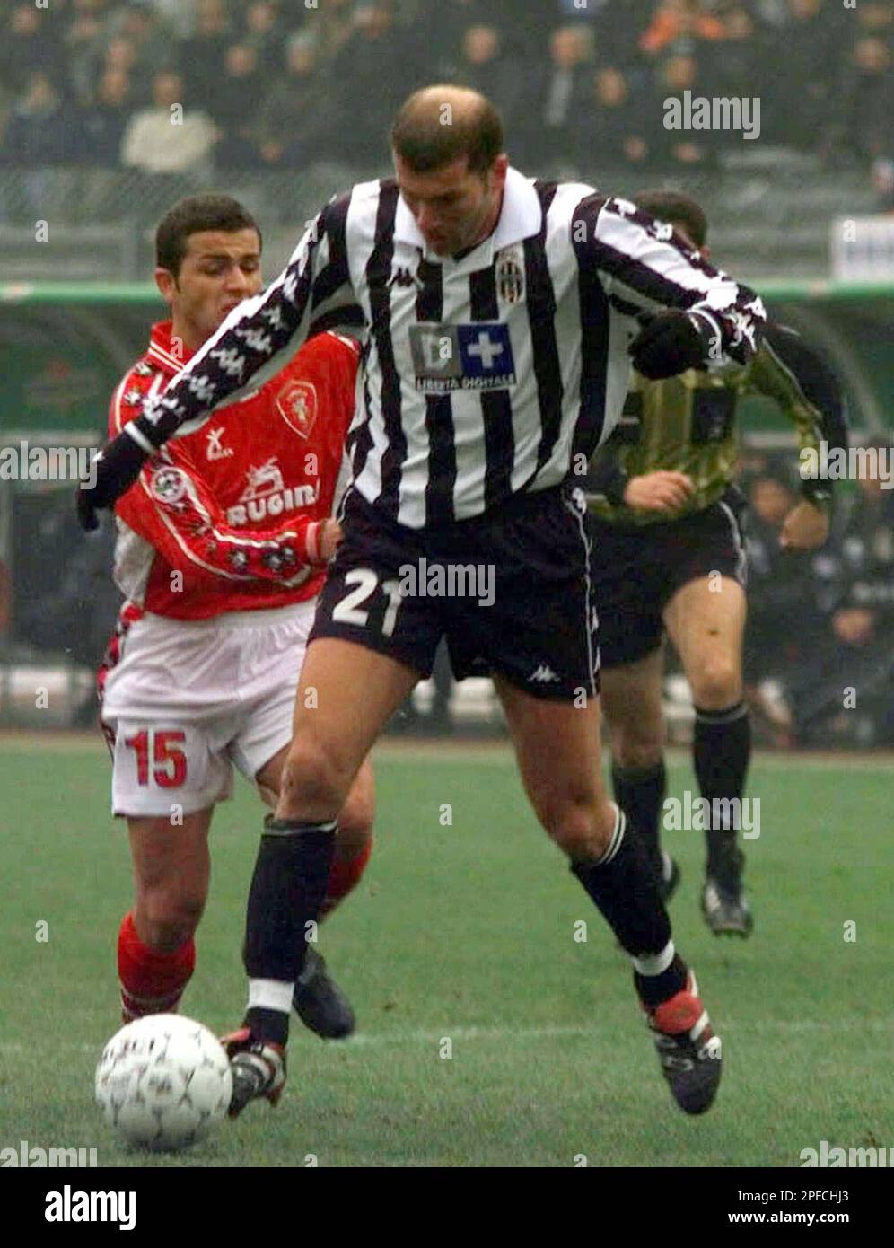 Juventus' French star Zinedine Zidane is chased by Perugia's Claudio ...