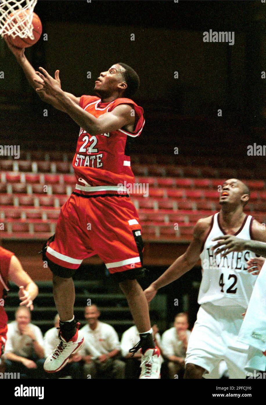 Illinois State's P.J. Smith, left, goes up for two points as Dennis ...