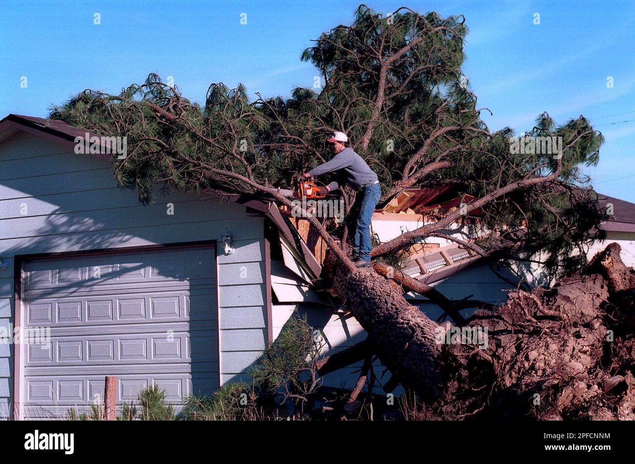 Greg Fink helps his brother-in-law, Steve Tallent of Florence, Mont ...
