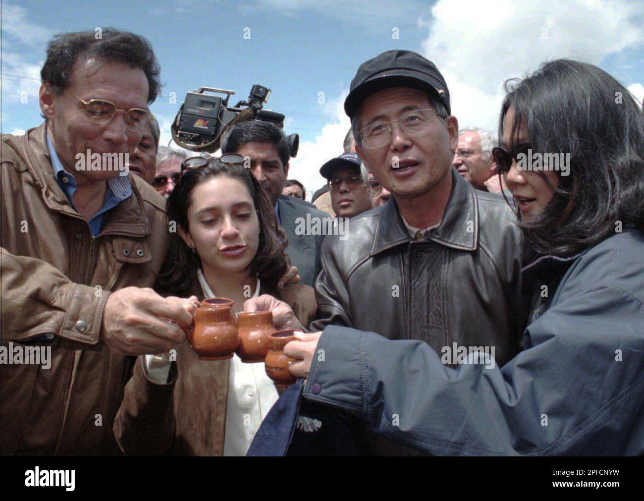 From left to right, Ecuadorean President Jamil Mahuad, his daughter ...