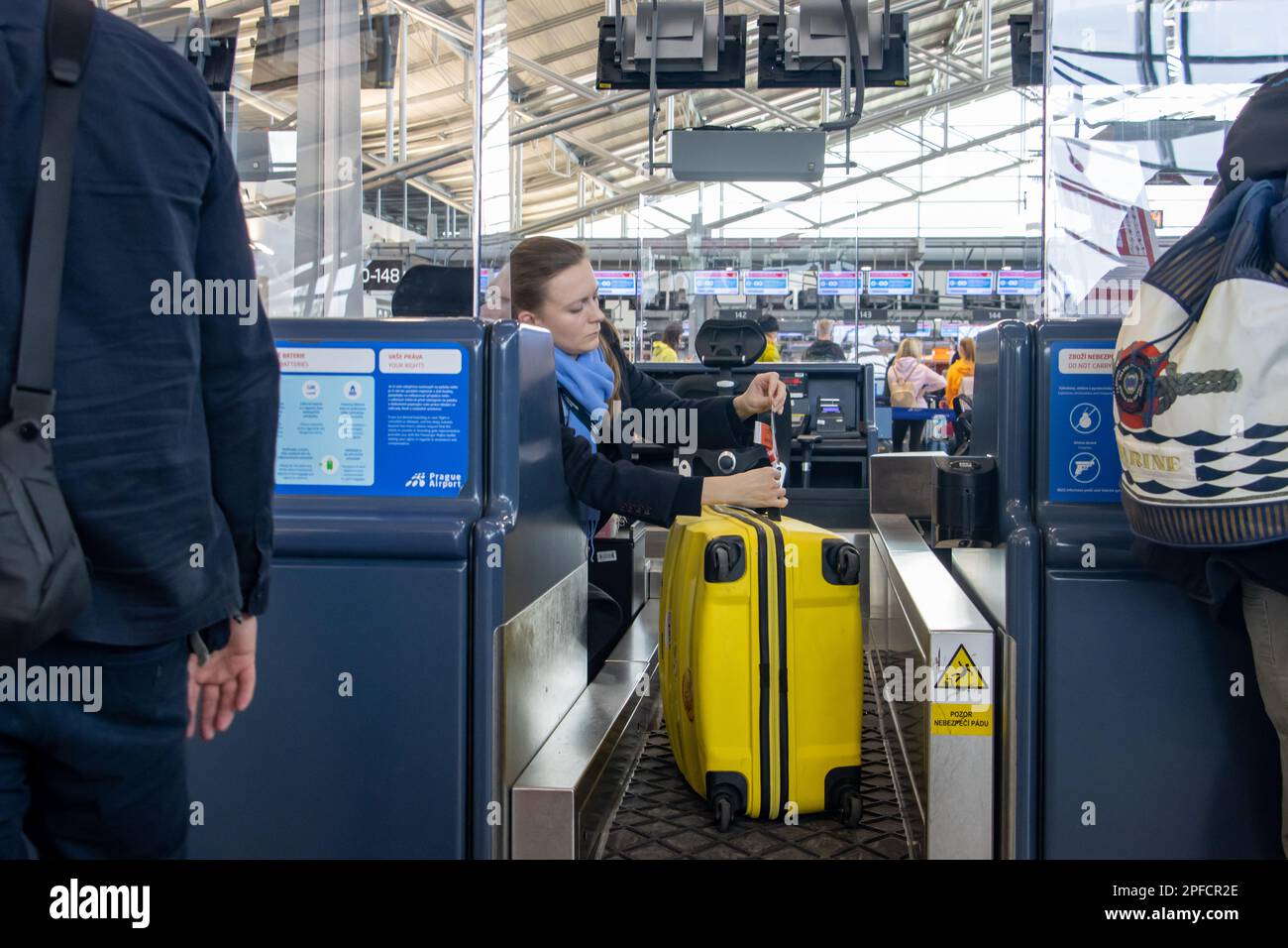 Check in process hi-res stock photography and images - Alamy