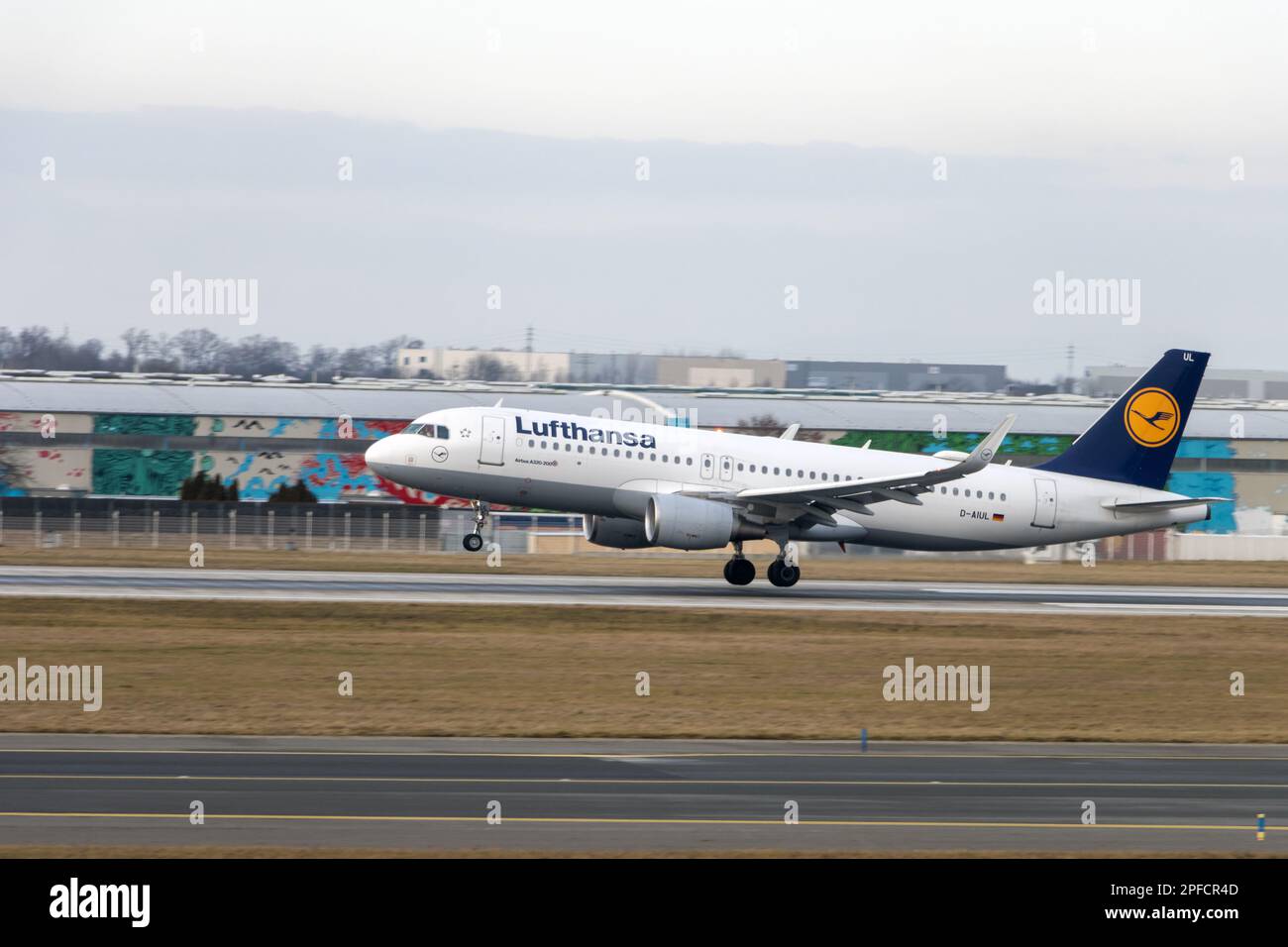 Spring airlines airlines logo hi-res stock photography and images - Alamy