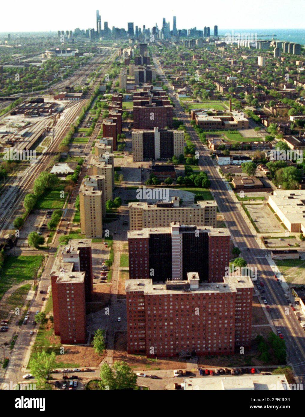 This is a May 31, 1996 photo of the Chicago Housing Authority public ...