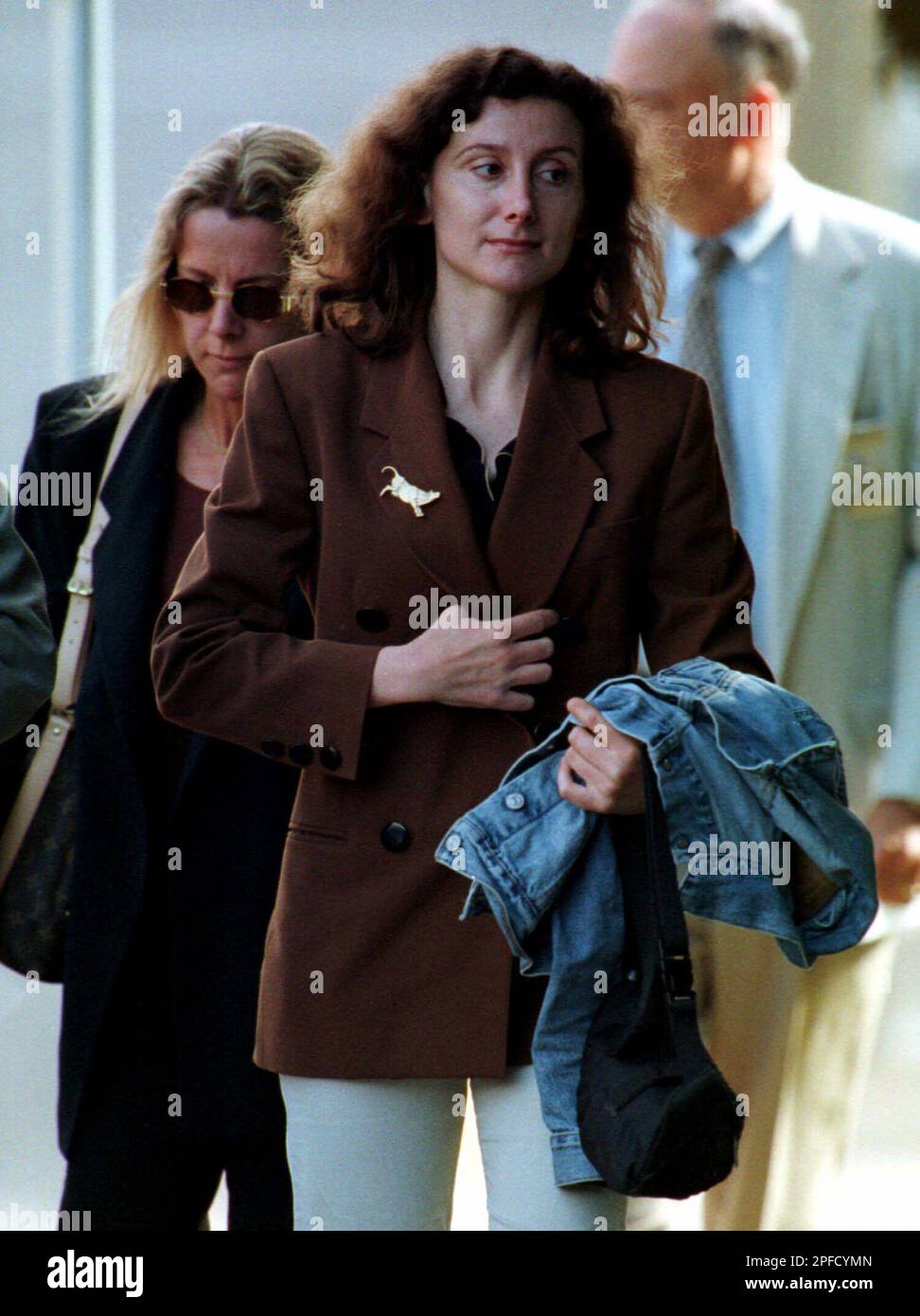 Susan Cummings arrives at Fauquier County Courthouse followed by her ...
