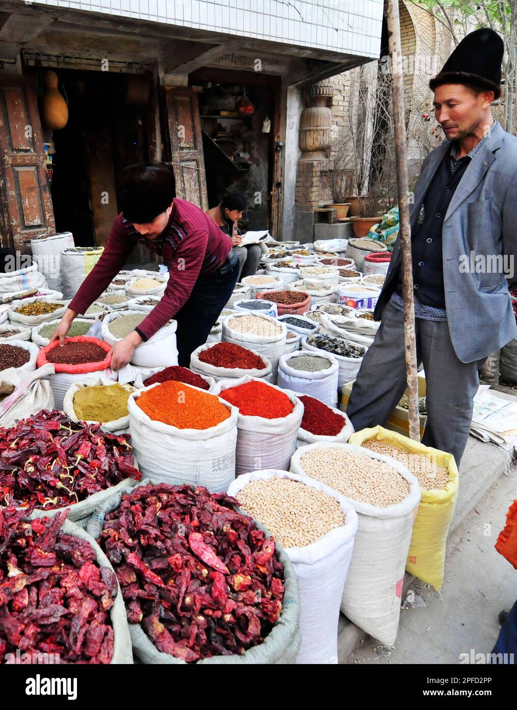 A colorful spice shop in the old city of Kashgar, Xinjiang, China Stock ...