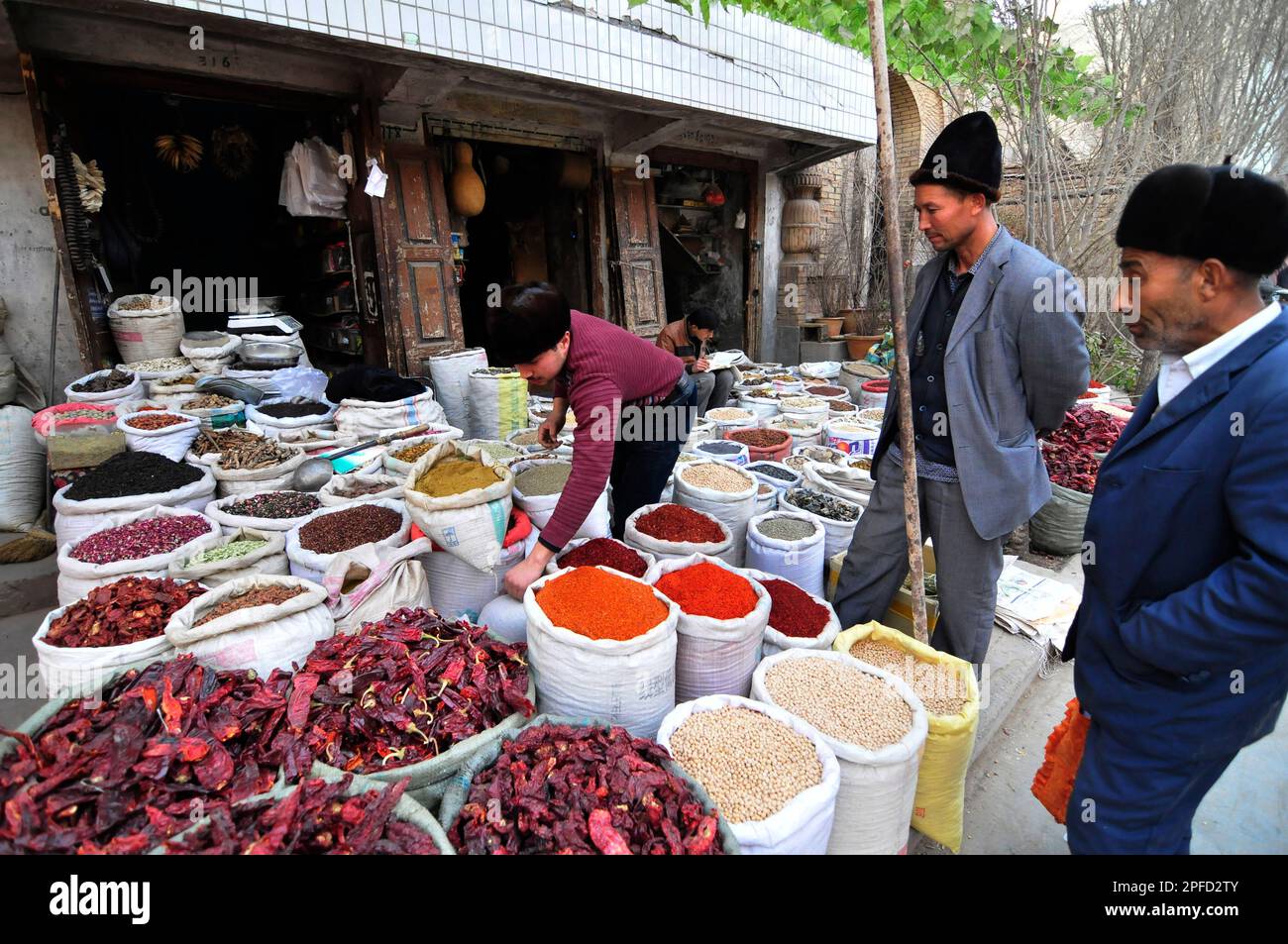 A colorful spice shop in the old city of Kashgar, Xinjiang, China Stock ...