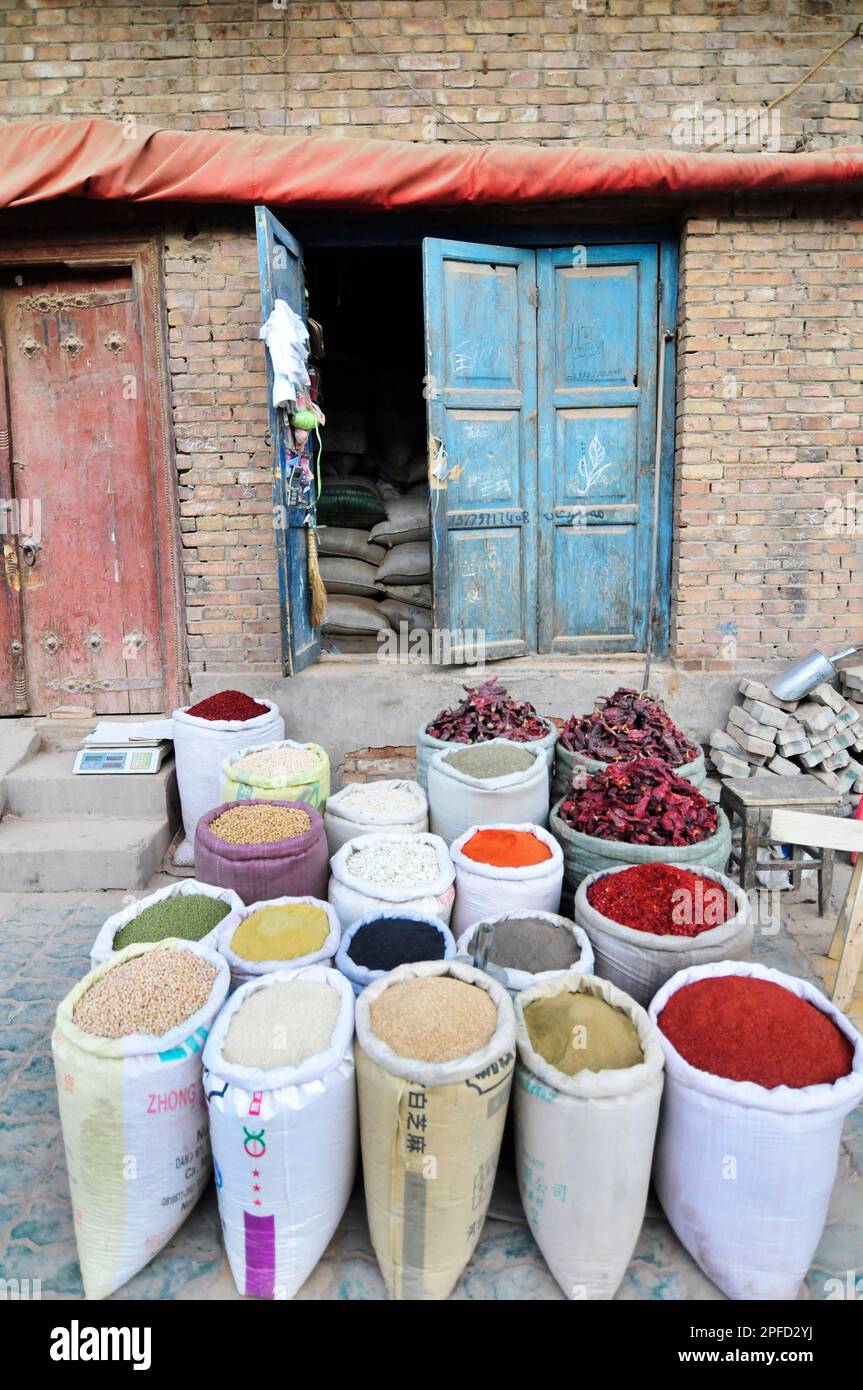 A colorful spice shop in the old city of Kashgar, Xinjiang, China Stock ...