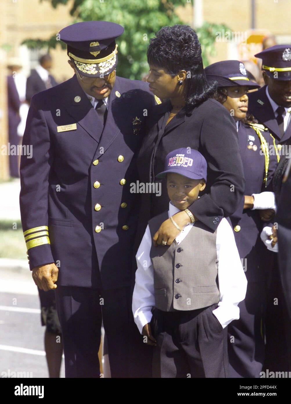 Washington Fire Chief Donald Edwards, left, comforts Lysa Phillips and ...