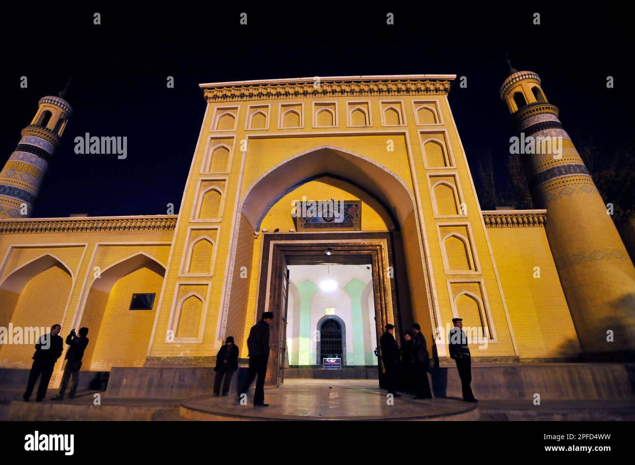 Id Kah Mosque at night. Kashgar, Xinjiang, China Stock Photo - Alamy