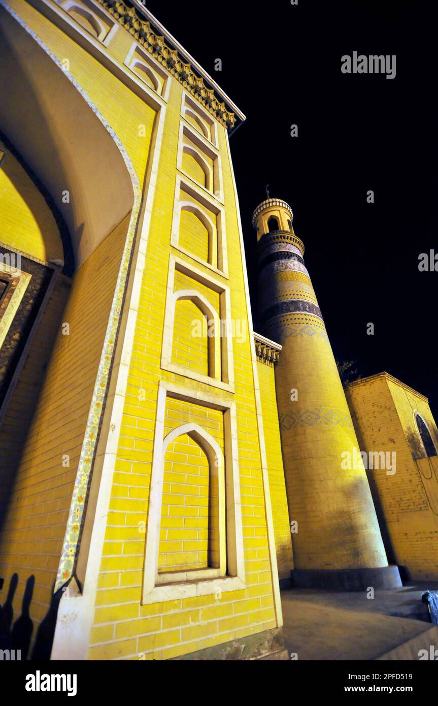 Id Kah Mosque at night. Kashgar, Xinjiang, China Stock Photo - Alamy