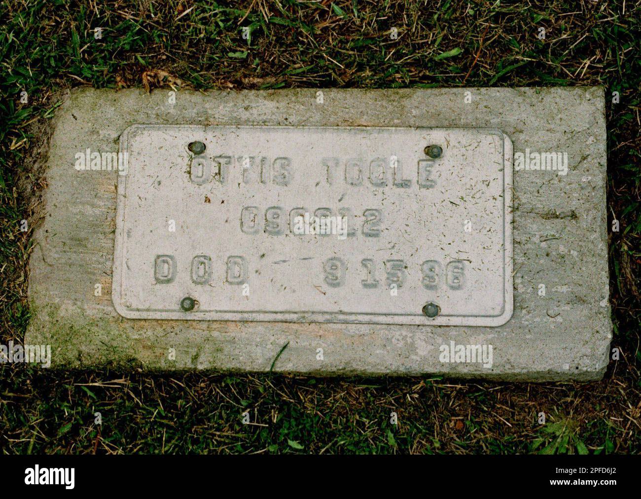 Ottis Toole's headstone is shown in the new graveyard in Raiford, Fla ...