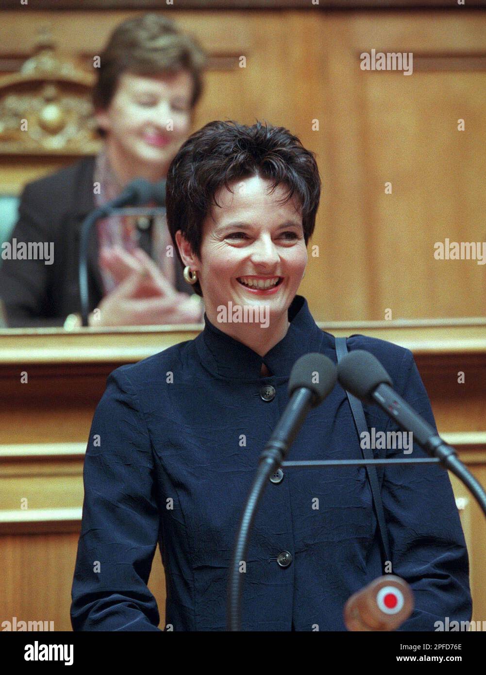 Die neugewaehlte Bundesraetin Ruth Metzler nimmt am Donnerstag, 11 ...