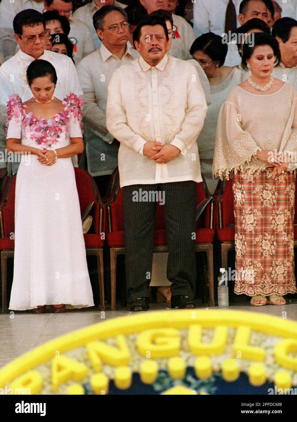 Philippine President Joseph Estrada is flanked by his wife, Eloisa ...