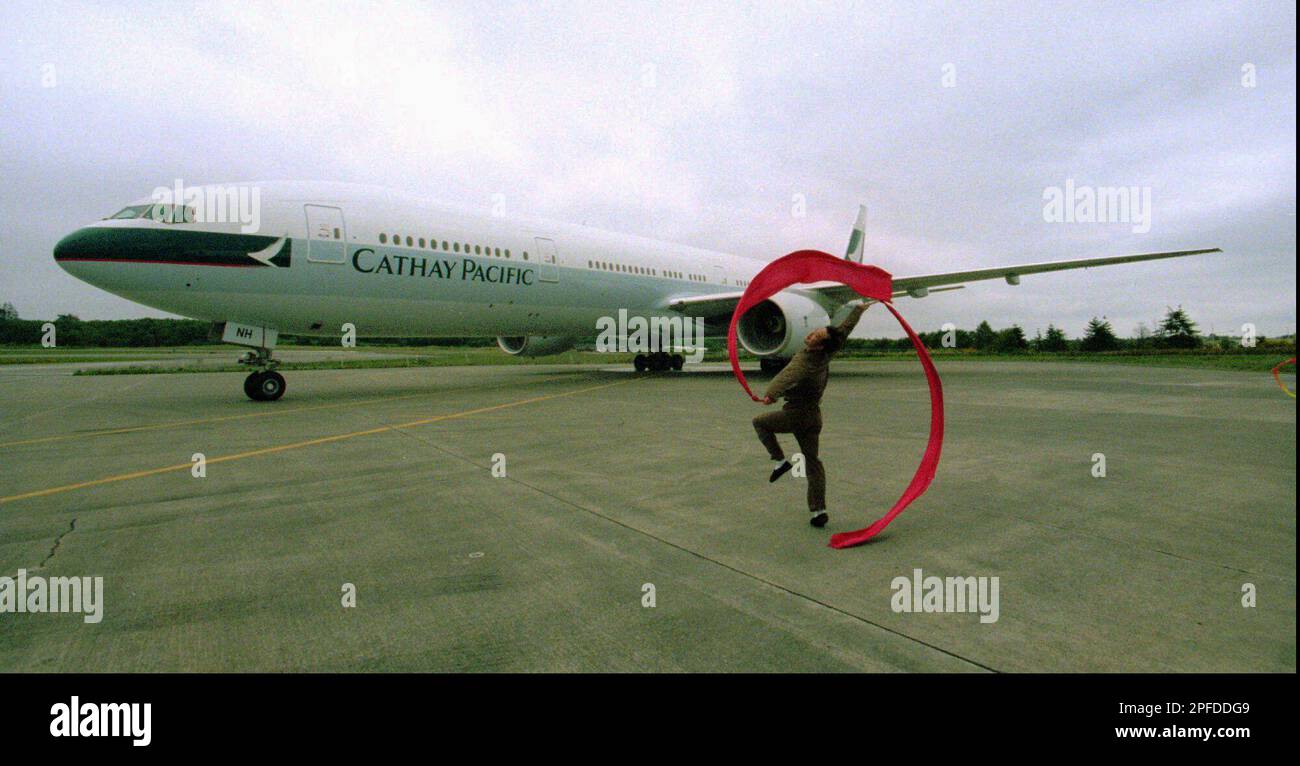 The first Boeing 777-300 aircraft is delivered to Cathay Pacific ...