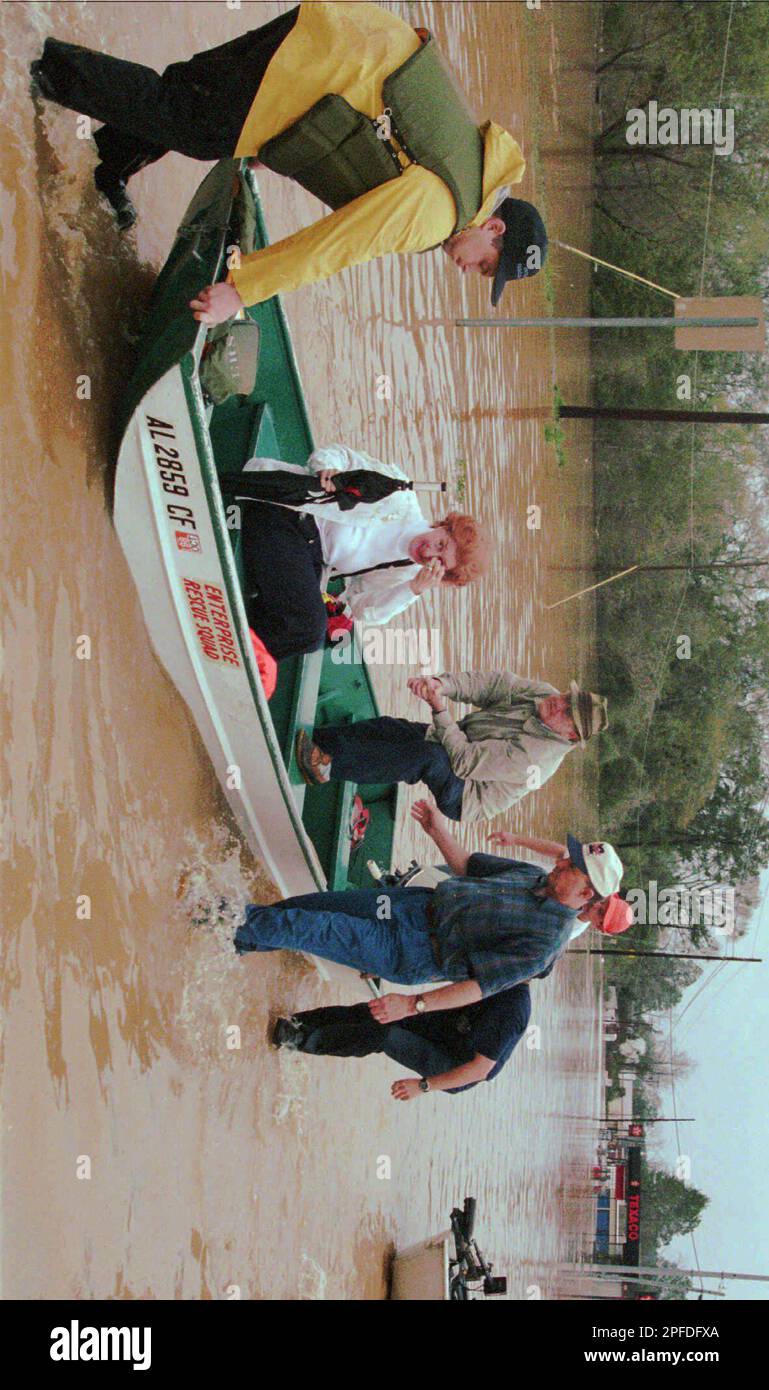 Rescue personnel help Alabama Gov. Fob James and his wife Bobbie from ...
