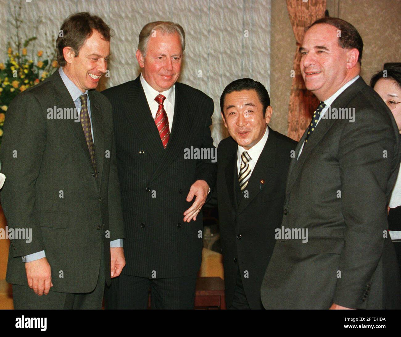 Japanese Prime Minister Ryutaro Hashimoto, second from right, welcomes ...