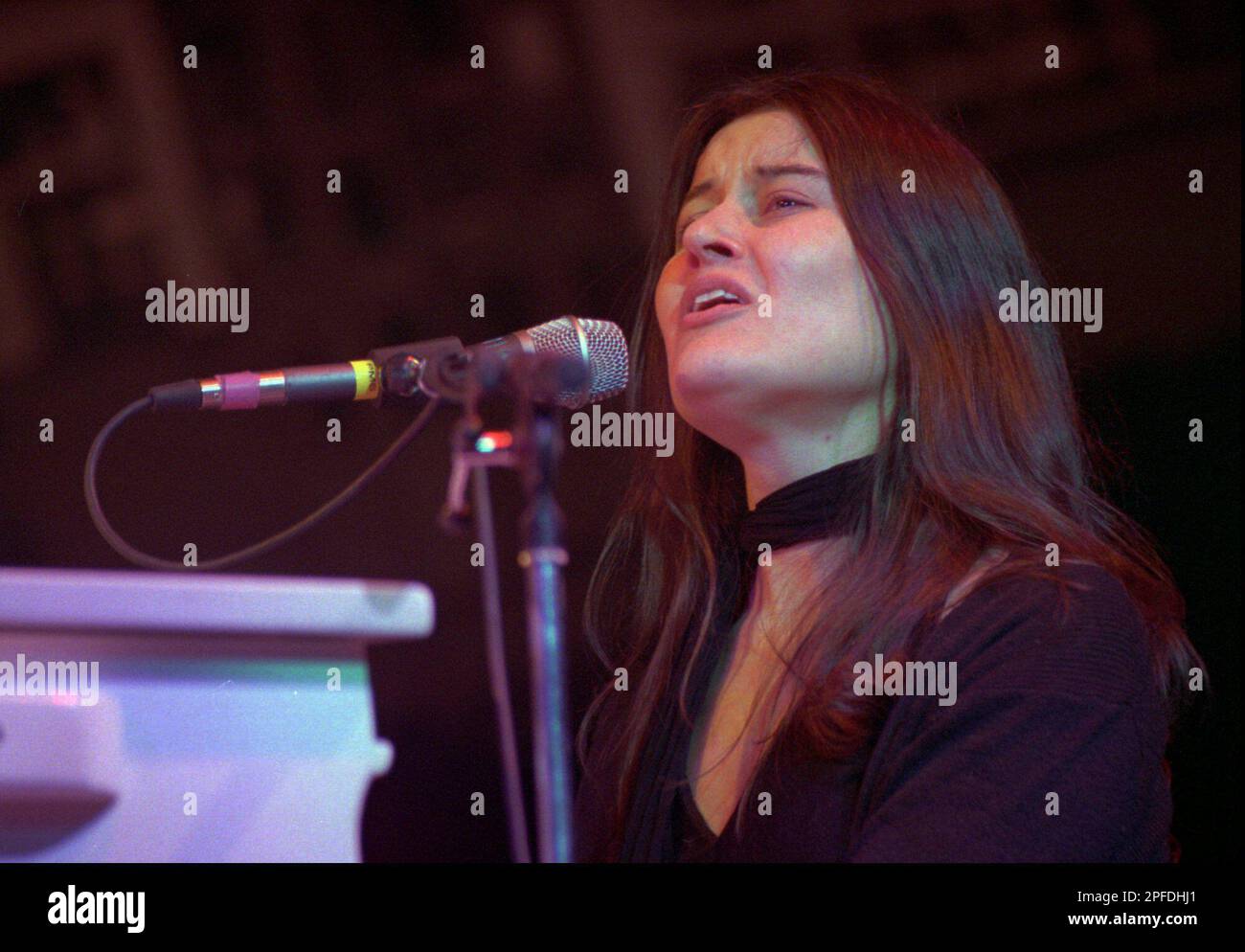 Singer Paula Cole, a Rockport, Mass., native, performs during the ...