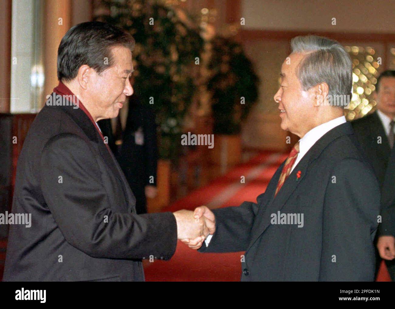 South Korean President-elect Kim Dae-jung, left, shakes hands with ...