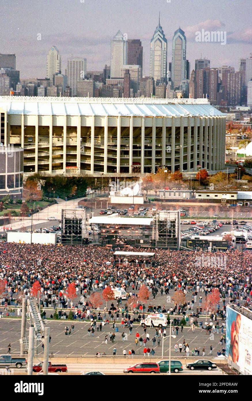 The band Metallica performs in the parking lot of the CoreStates sports ...